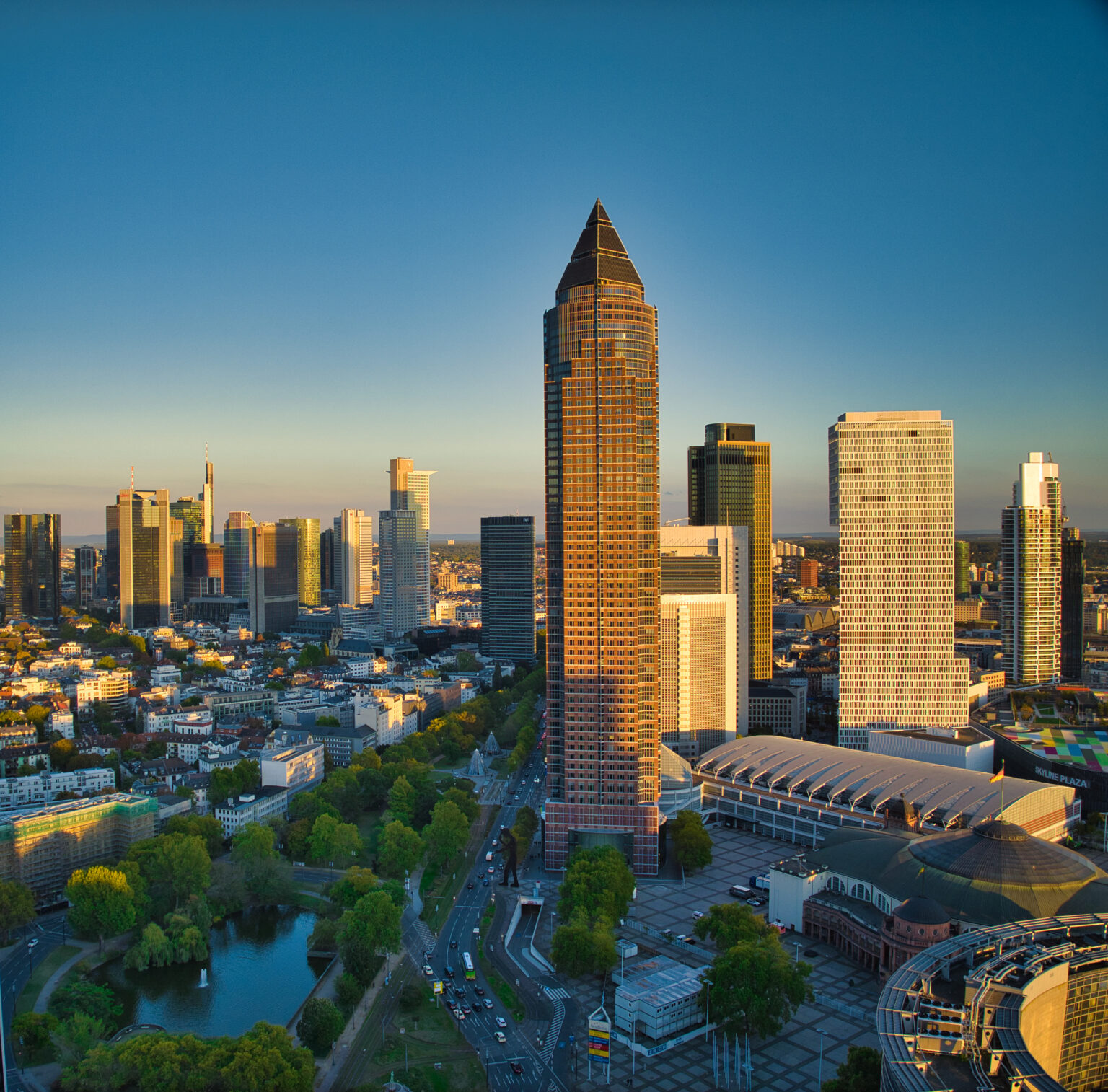 Frankfurt: Messeturm IX | Dronestagram