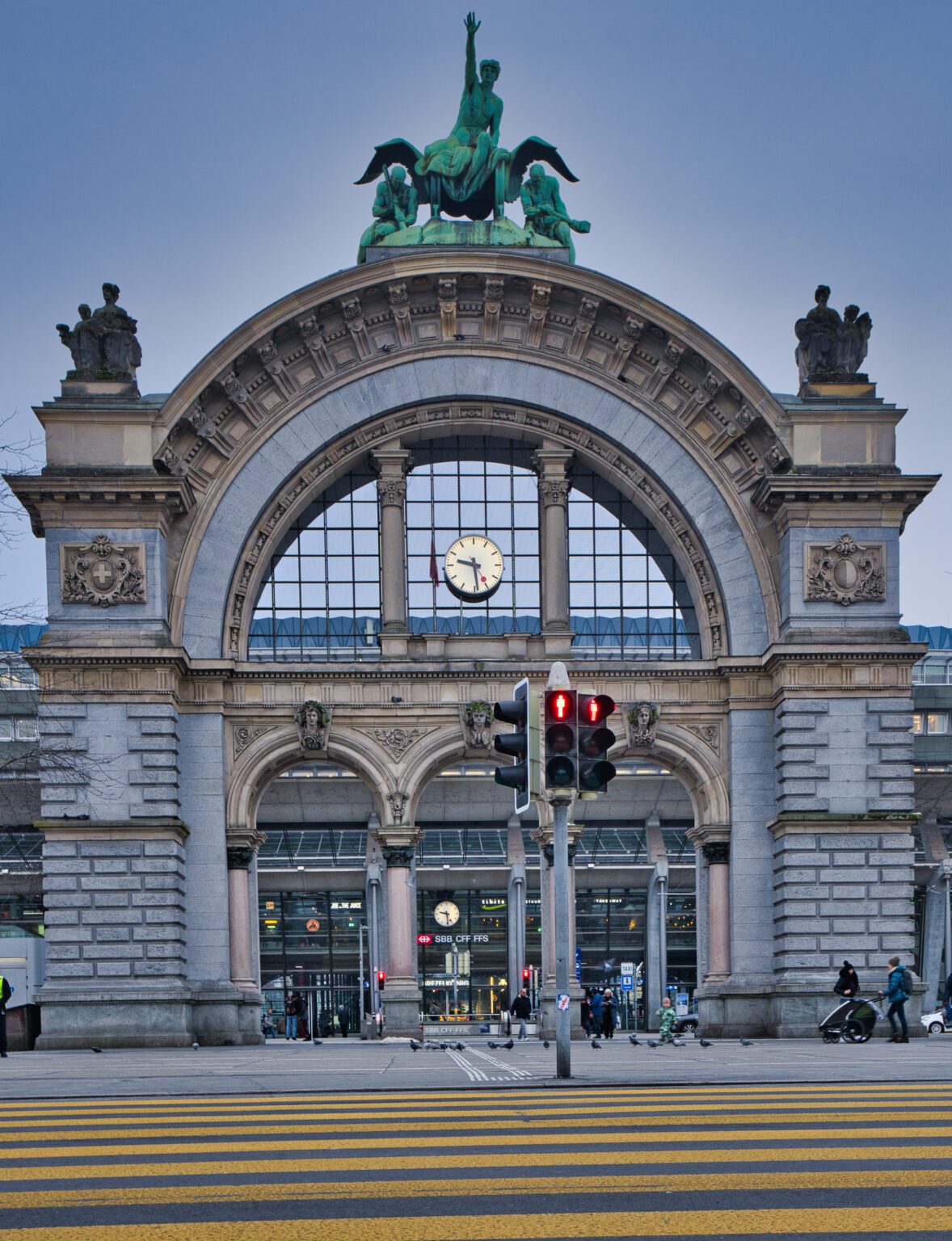 Luzern: Hauptbahnhof | Dronestagram