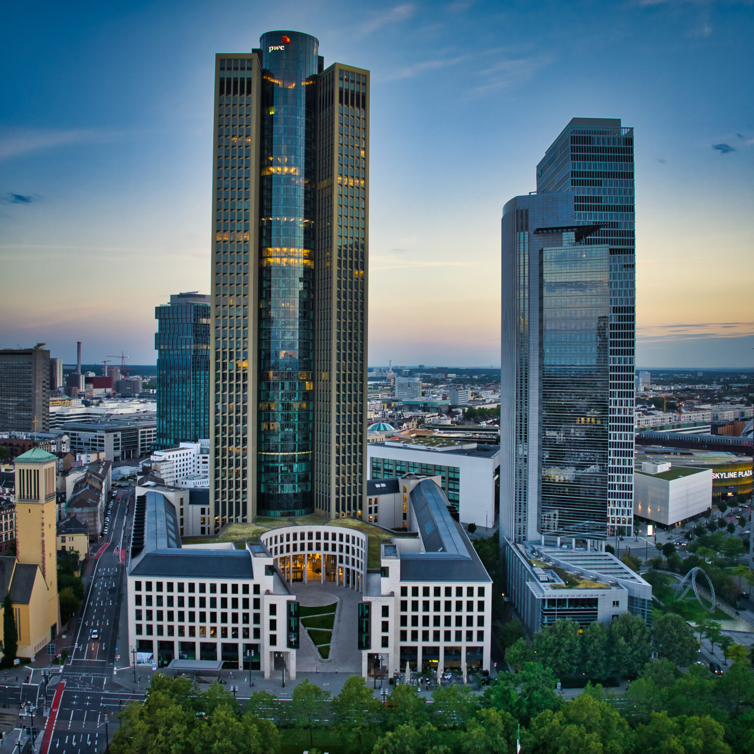 Frankfurt: PwC Tower | Dronestagram